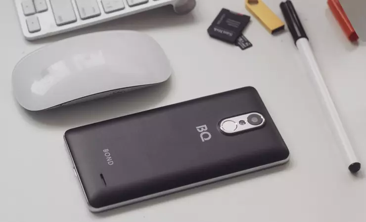 Review BQ Bond BQ-5022 - büdcə smartphone və agent 007 ümumi nədir?