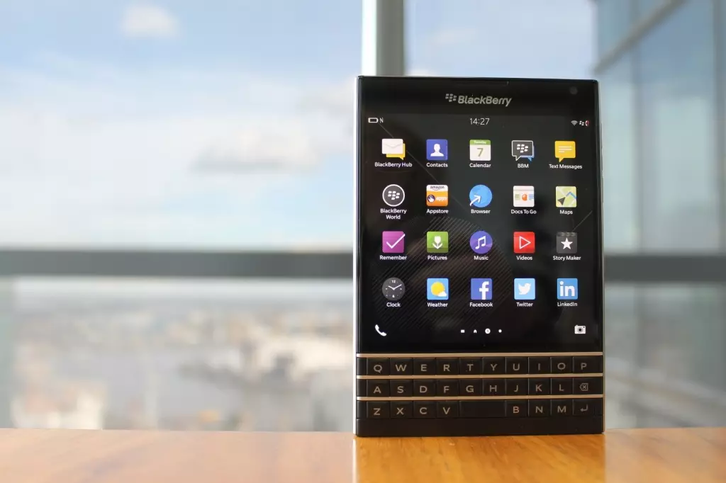 Blackberry-Passport-Review.jpg