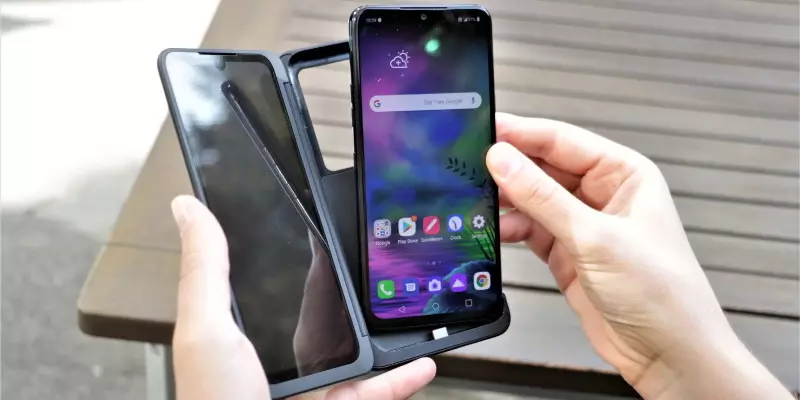 LG G8X Thinq - lippulaiva älypuhelin kolmella näytöllä