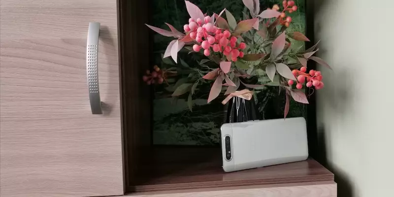 Samsung Galaxy A80 arvostelu. Niche-älypuhelin, jossa on kompromisseja