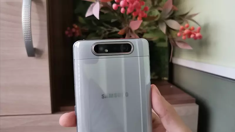 Ukubuyekezwa kwe-Samsung Galaxy A80. I-Niche smartphone enenqwaba yokuyekethisa 1144_14