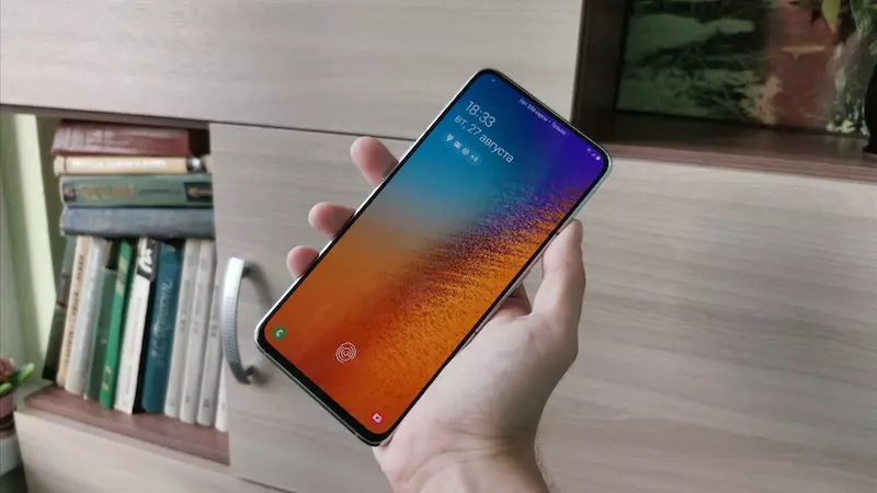 Samsung Galaxy A80 shqyrtim. Smartphone i ngrohtë me një masë kompromise 1144_19