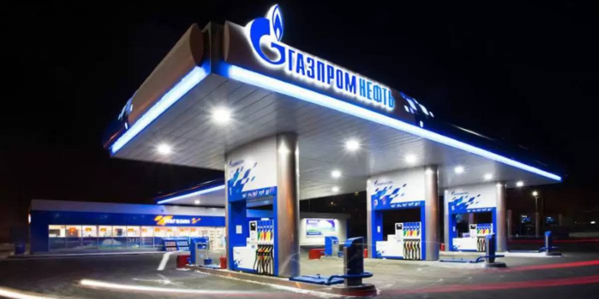 Ang Gazpromneft magpakita sa agianan sa gasolina sa virtual nga reyalidad 11685_1