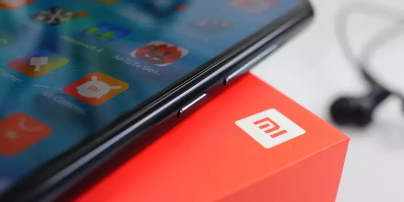 Xiaomi స్మార్ట్ఫోన్లు కోసం Android 10: అనధికారిక ఫర్మువేర్