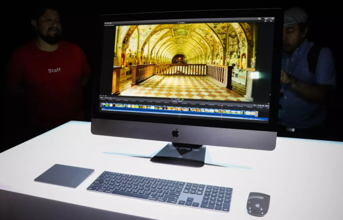 iMac Pro បានបង្ហាញខ្លួននៅក្នុងប្រទេសរុស្ស៊ី - កុំព្យូទ័រអេបផលដែលមានថាមពលនិងថ្លៃបំផុត 11919_1