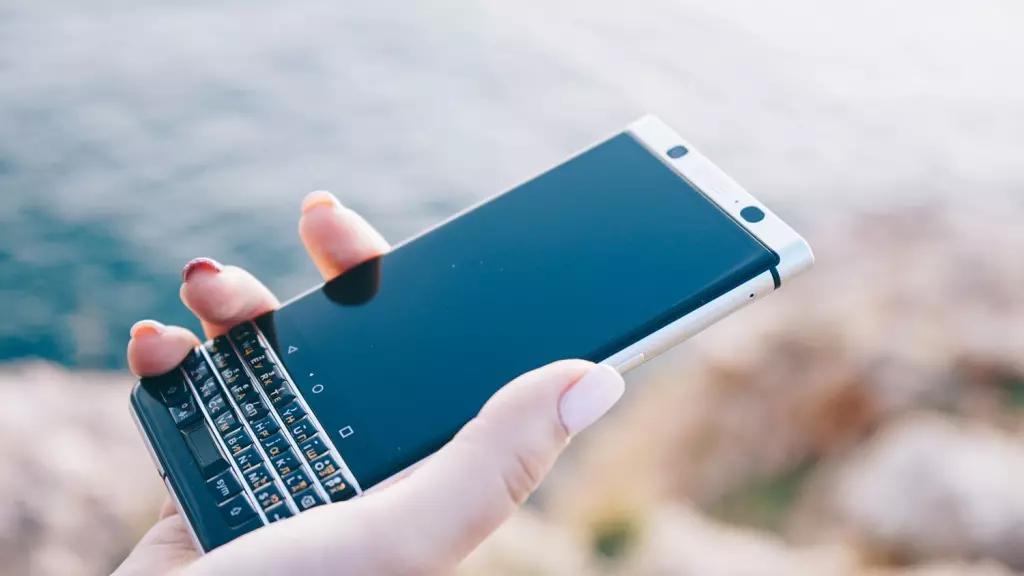 Агляд Blackberry KEYone