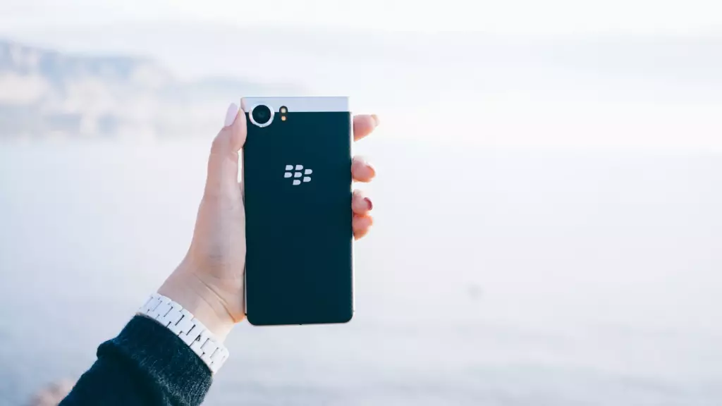 Răsfoiți BlackBerry Keyone.