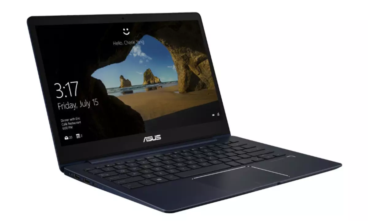 Asus ya Novelty: Laptops, kompyuta ya michezo na gluing wachunguzi watatu kwa moja 12451_2