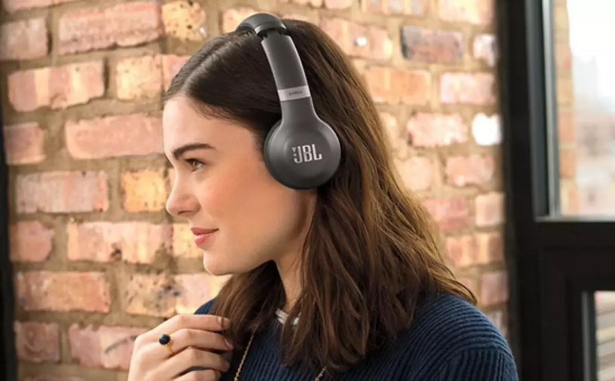 Nový JBL, AKG a Harman / Kardon: Sluchátka a sloupce s Assistantem Google 12470_6