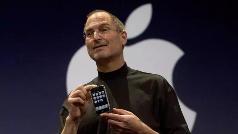 Por que Tim Cook é Steve Jobs Steve. Con el, o iPhone volveuse máis precioso que o petróleo 12548_3