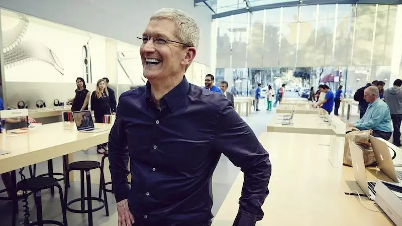 Neden Tim Cook Steve Jobs Steve Jobs. Onunla, iPhone yağdan daha değerli hale geldi 12548_5