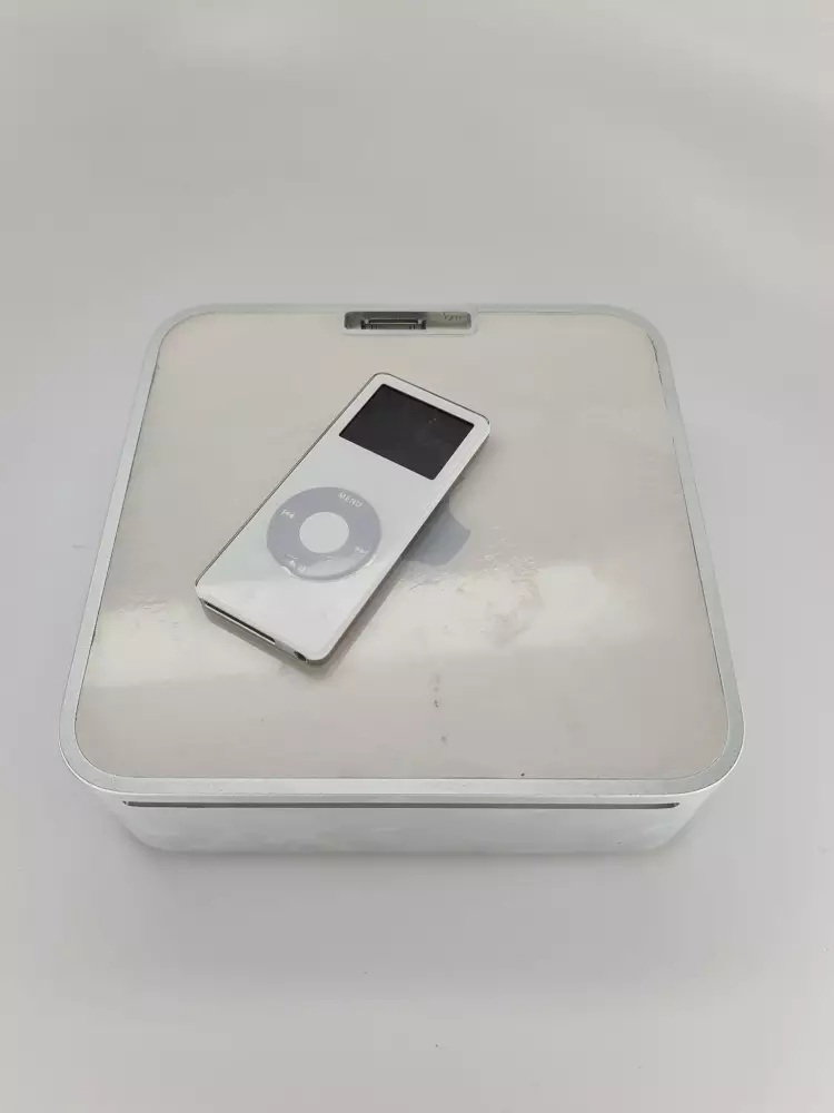 過去からの希少性のご挨拶：iPod Nanoのためのドッキングステーションが付いているMac Mini 12975_3