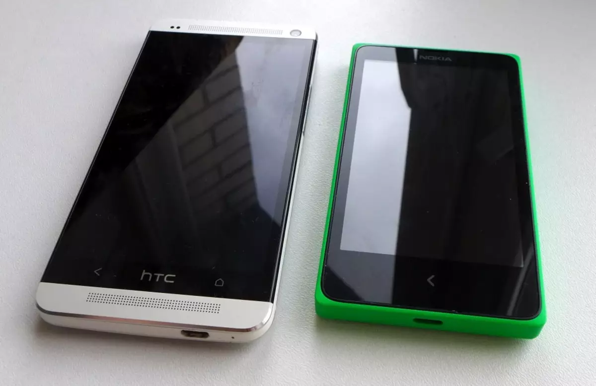 Nokia X və HTC One