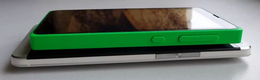 Nokia x ба htc нэг