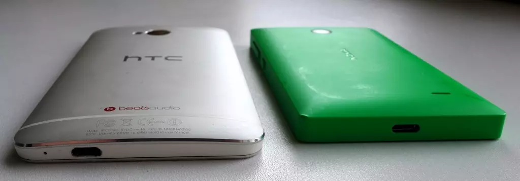 Nokia X na HTC One