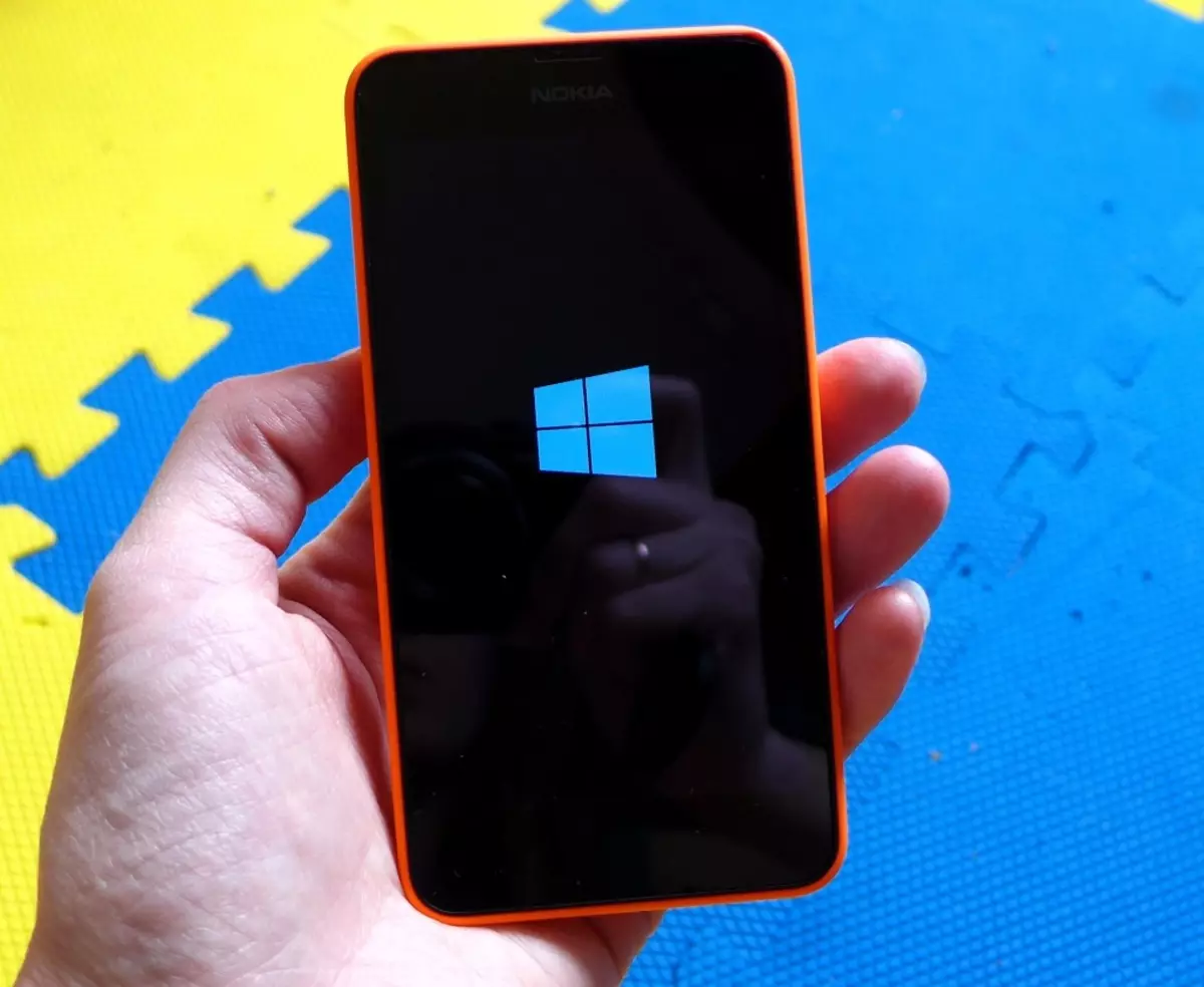 Lumia 630.