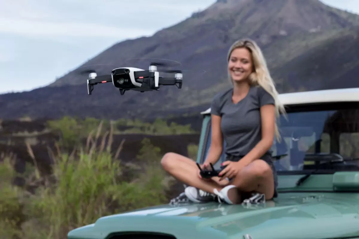 Den DJI huet eng super-kompakt Dronenotabl Air fir $ 799 agefouert 13095_2