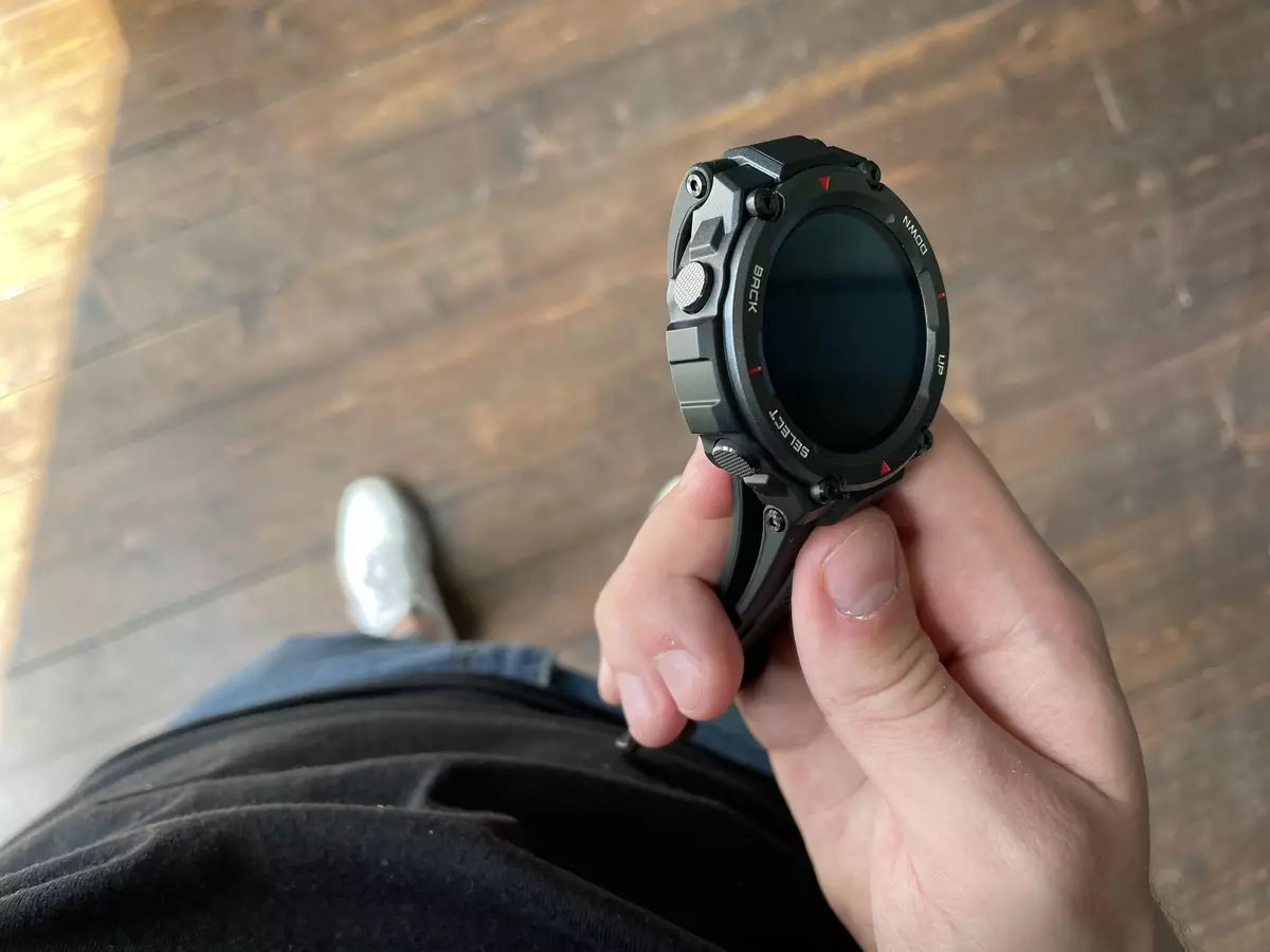 Přehled AmazFit T-Rex Pro: Tyto chytré hodinky s aliexpress Transfer Heat, Frost a kachna ve vodě 131_10