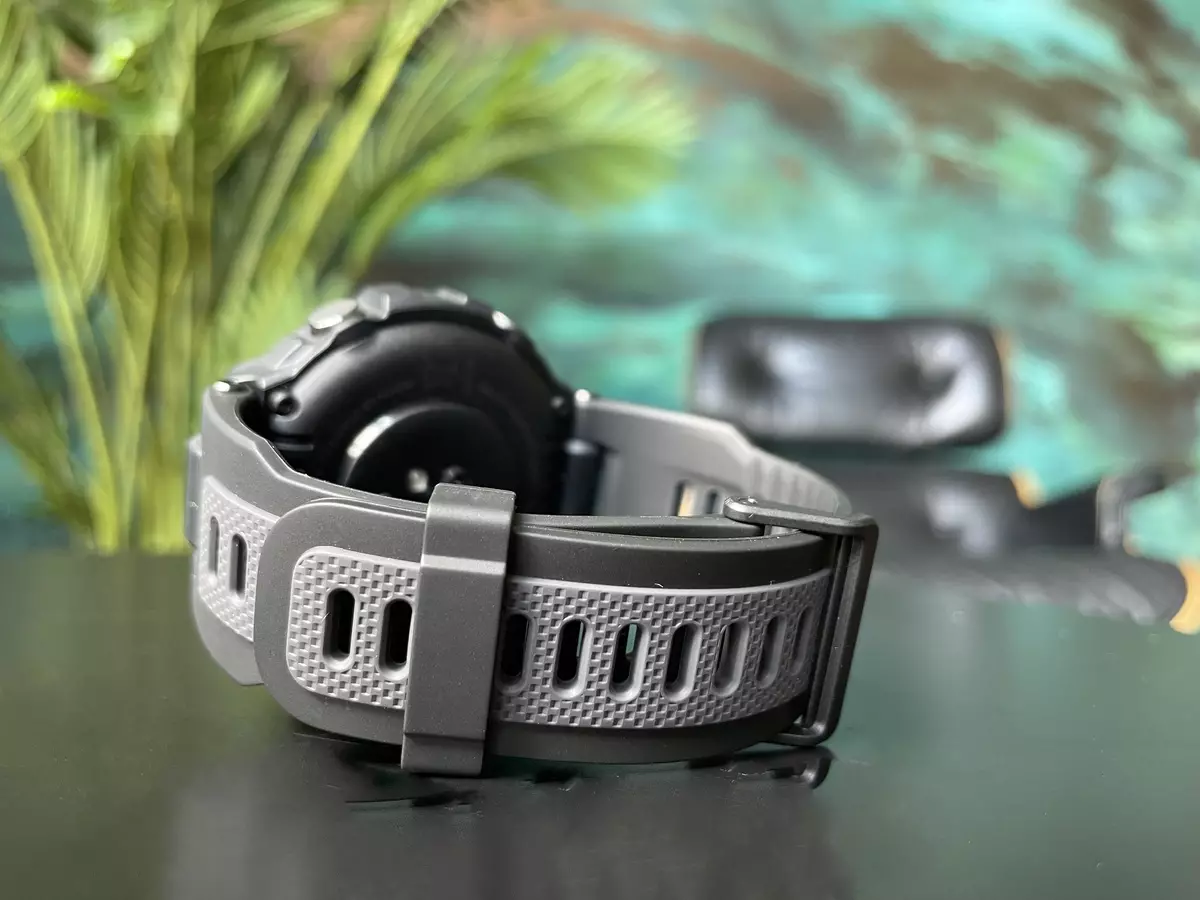 Gambaran Keseluruhan Amazfit T-Rex Pro: Jam tangan pintar ini dengan AliExpress memindahkan haba, fros dan itik di dalam air 131_6