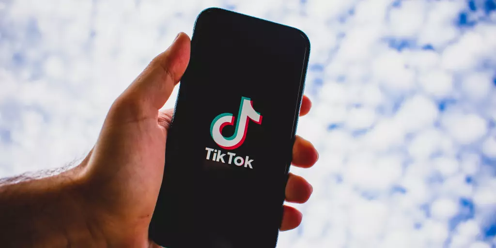 Tik Tok.