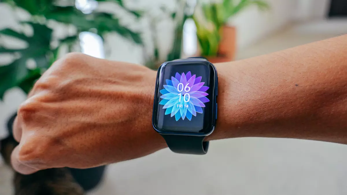 Du märkte inte, och den smarta klockan har blivit bättre, låna den huvudsakliga egenskapen hos Apple Watch. Xiaomi Mi Band behövs inte längre? 13803_4
