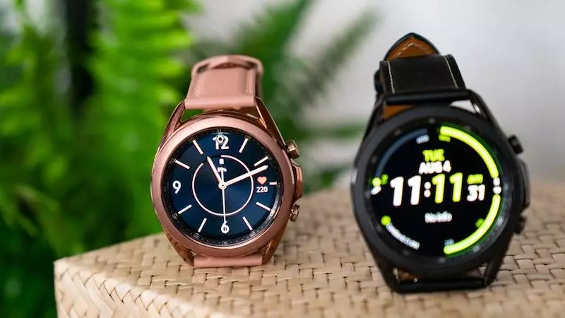 Sie haben nicht bemerkt, und die Smart Watch ist besser geworden, wodurch das Hauptmerkmal von Apple Watch auslehnt wird. Xiaomi MI-Band nötig nicht mehr? 13803_5