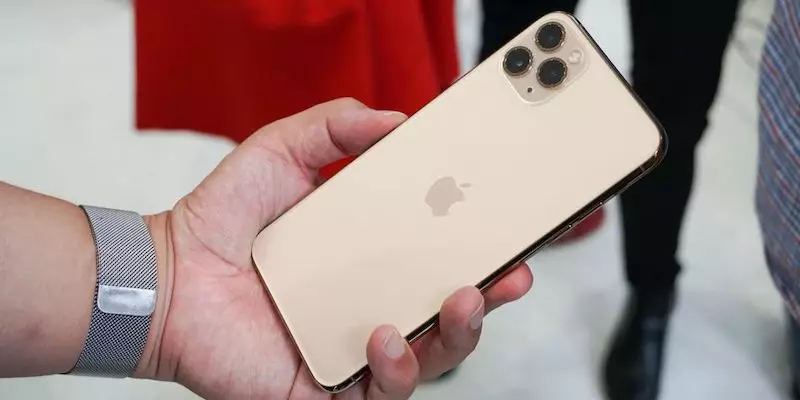 Iň geň ses enjamlary. iPhone 11 - kompaniýa döreden iň erbet zat däl 1381_1