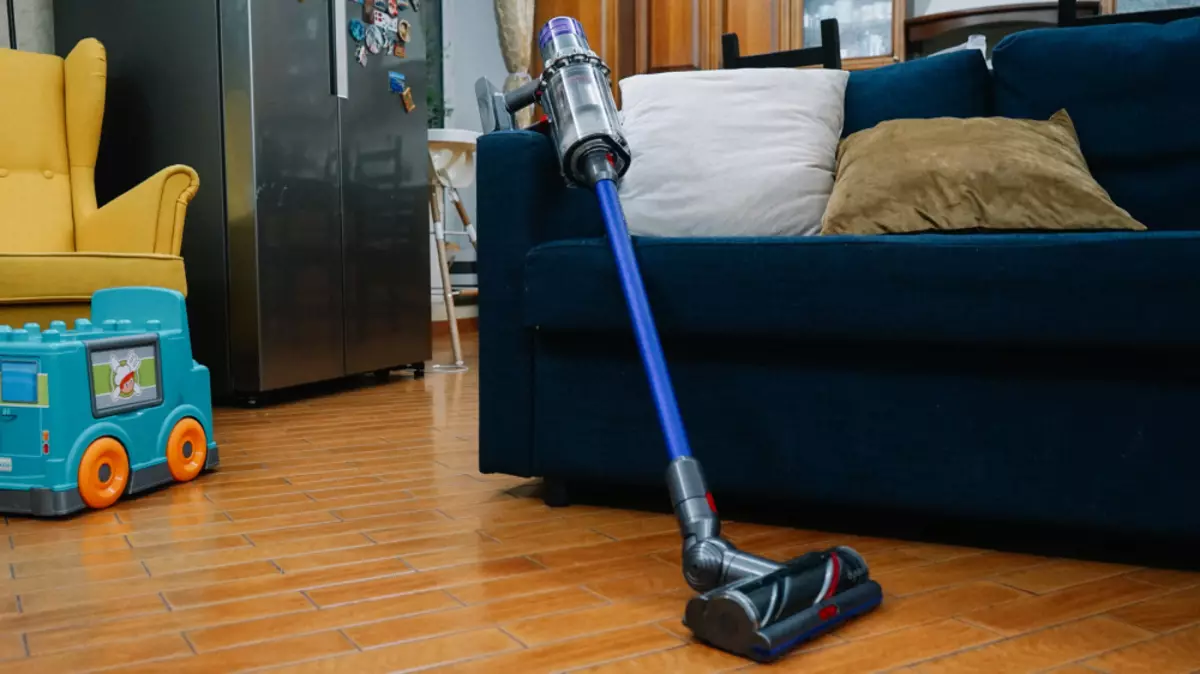 Test sürücüsü Dyson V11 Mütləq Əlavə - Oxucuların Aygayds-dan Rəy 14600_6