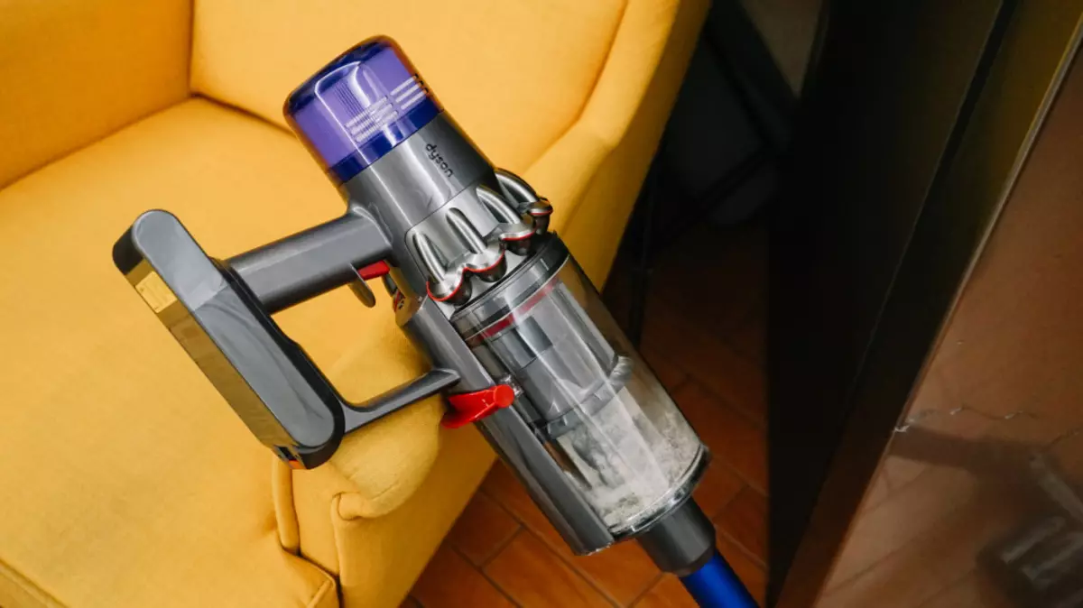 Test sürücüsü Dyson V11 Mütləq Əlavə - Oxucuların Aygayds-dan Rəy 14600_7