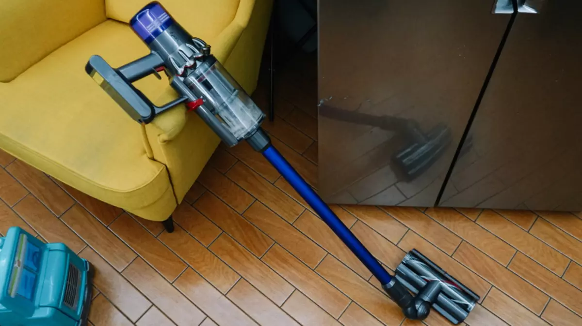 Test sürücüsü Dyson V11 Mütləq Əlavə - Oxucuların Aygayds-dan Rəy 14600_8