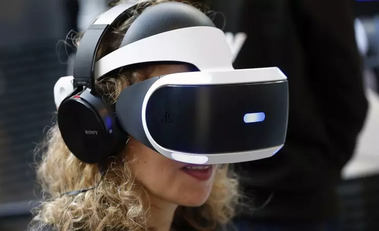 Sony je prodal skoraj milijon VR slušalk