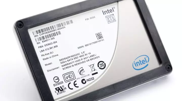 Intel SSD。