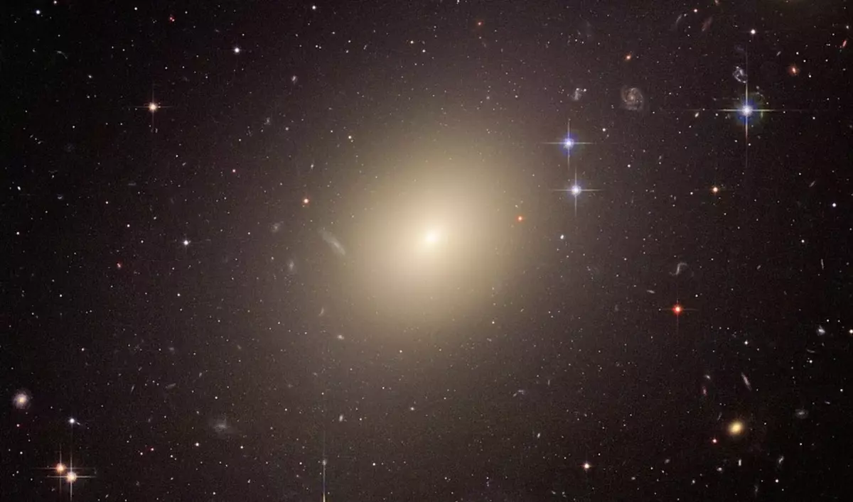 Hobaneng galaxies e na le mefuta e fapaneng? 15419_2