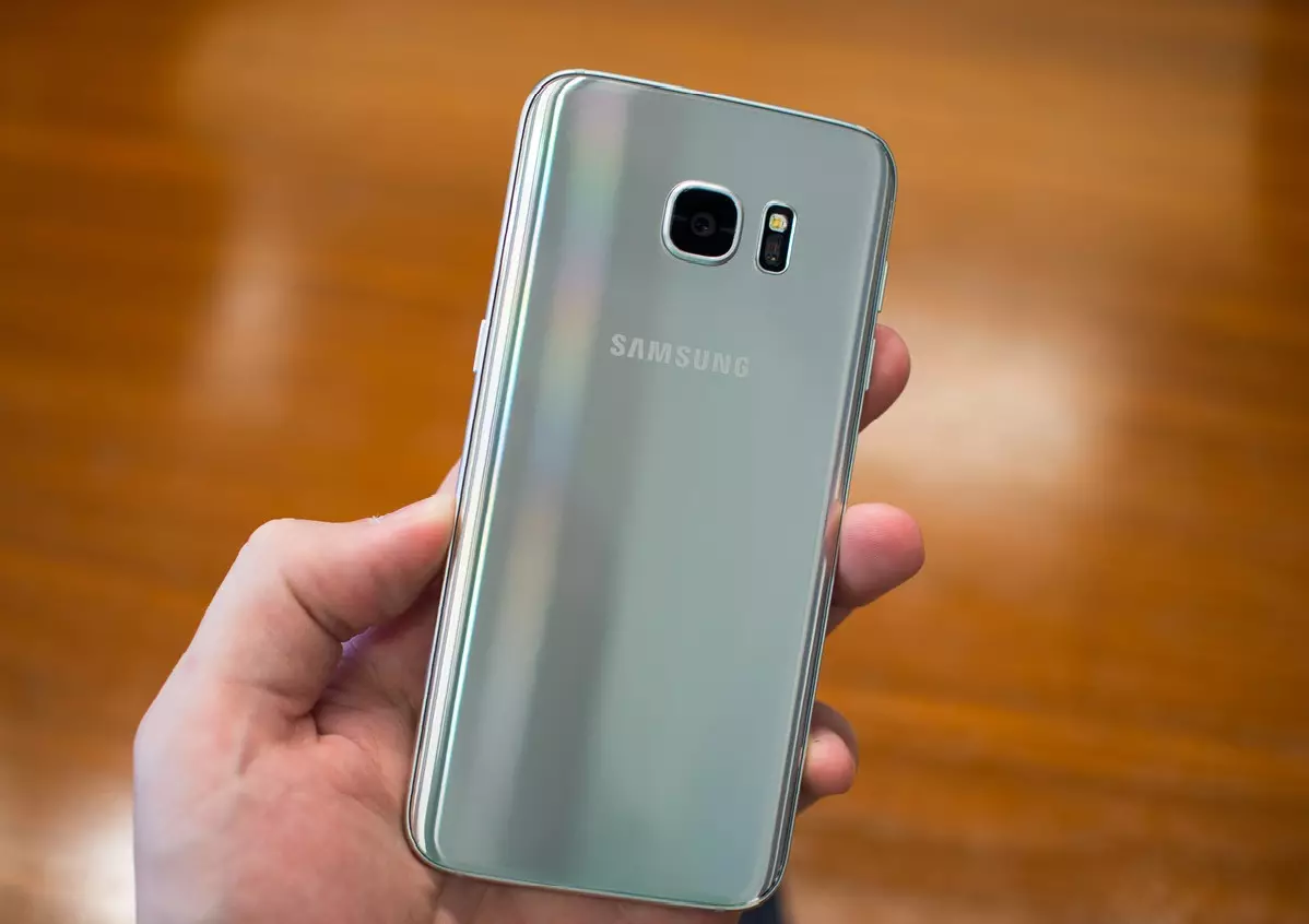 Samsung Galaxy S8 pers lewer