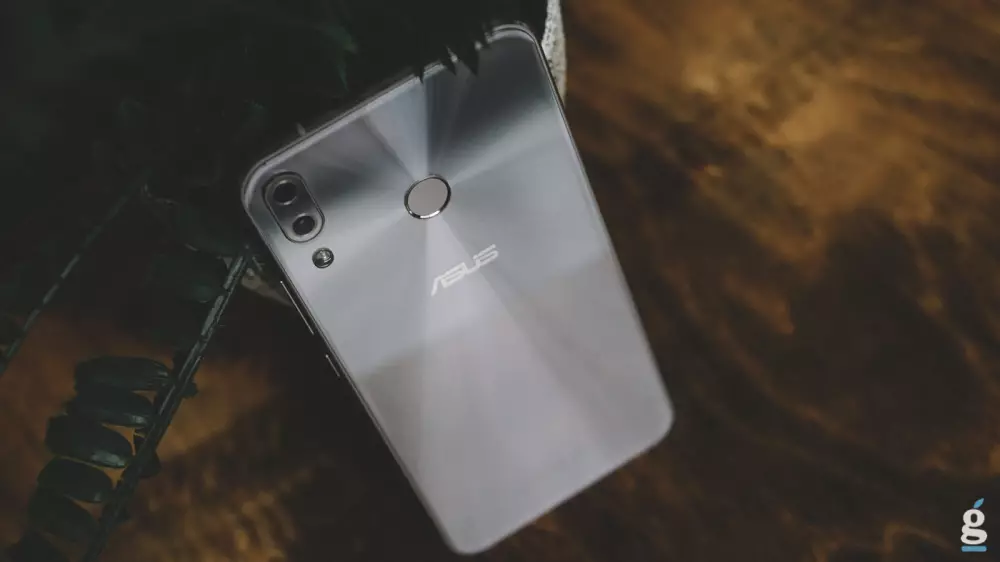 Descripción general de Asus Zenfone 5 - Top Smartphone más barato que 30 mil 16304_18