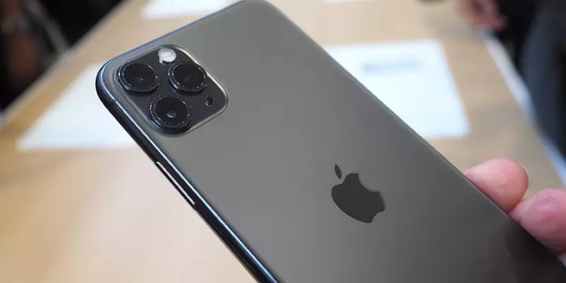 C'è un iPhone 11 Pro carica inversa? specialisti iFixit controllati