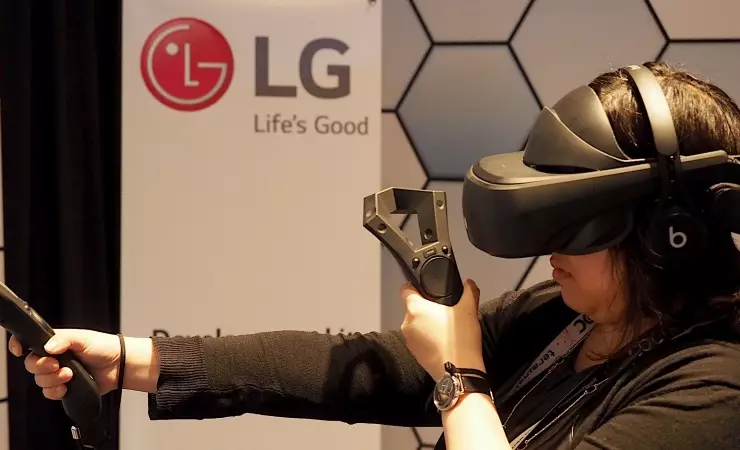 LG introduciu a auricular VR