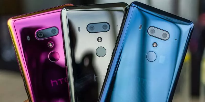 HTC U12 + estas kondamnita. La flagŝipo ne savos sin aŭ la kompanion