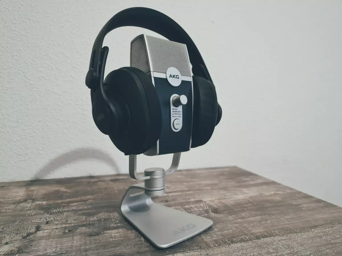 Akg Lyra.