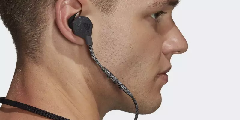 Adidas Sport Wireless Slušalke so se pojavile v Rusiji