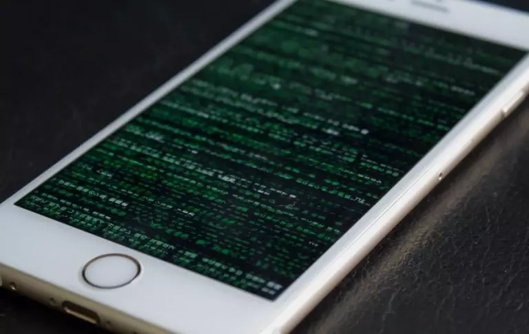 Créé un exploit pour les anciens modèles iPhone et iPad. Vous pouvez même pirater iOS 13.1