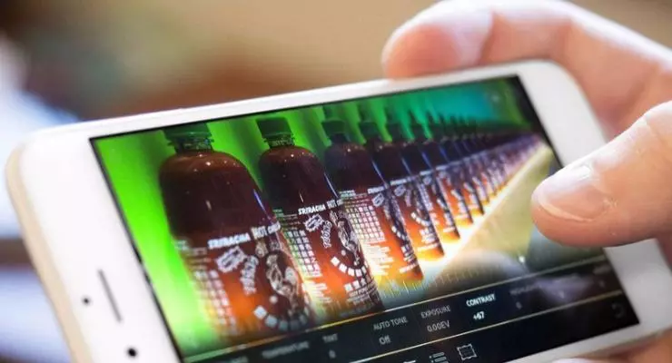 Adobe Lightroom apliko por IOS kaj Android lernis preni fotojn en RAW HDR