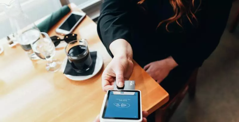 Pangad asendavad makseterminalide nutitelefonide ja tablettide kohta