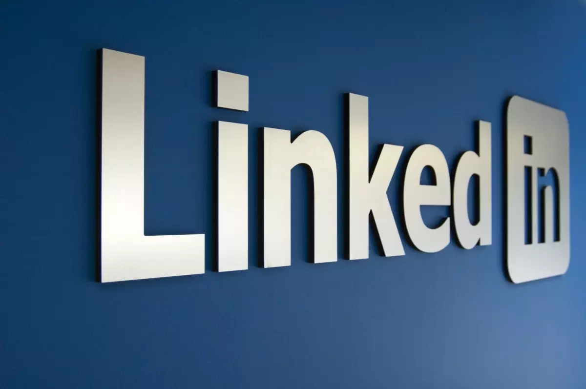 Linkedin tsis kam khaws cov ntaub ntawv hauv Lavxias