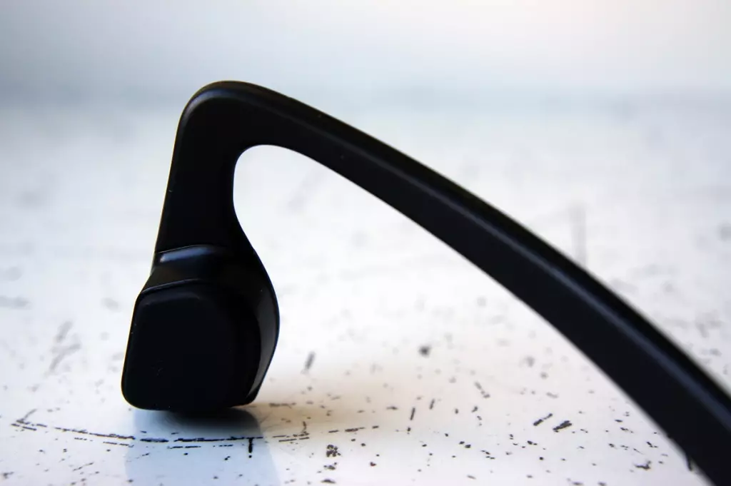 Aftershokz Bluez Headphone Review ao amin'ny iguides.com