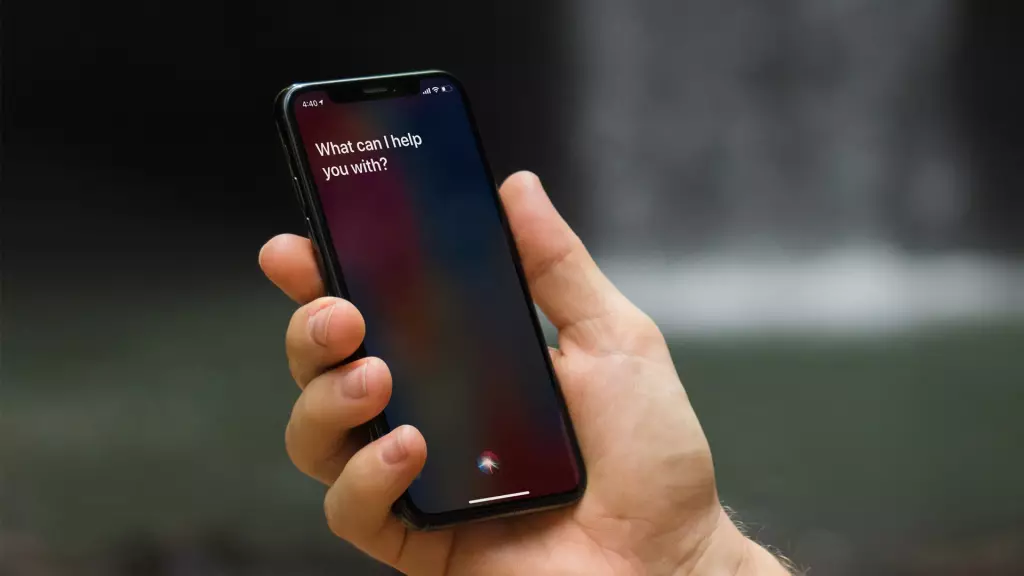 يتعلم SIRI اختيار ما التطبيق لفتح لاستدعاء أو إرسال رسالة