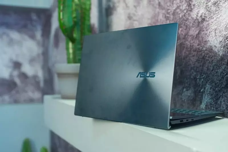 Yleiskatsaus Asus Zenbook Duo UX482E: Ainutlaatuinen ammattimainen kannettava tietokone voi olla edullinen? 19825_9