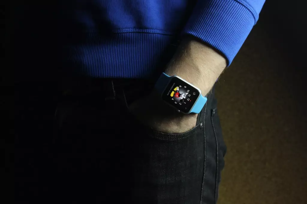 Перший погляд на Apple Watch Sport