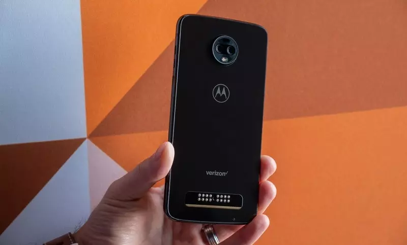 Moto z3.