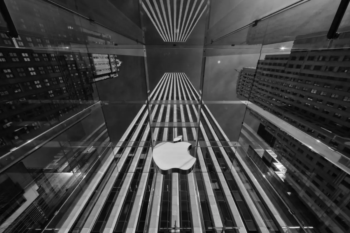 Apple Frint Forment: искиткеч iPhone һәм Mac сату, iPad-ка төшү